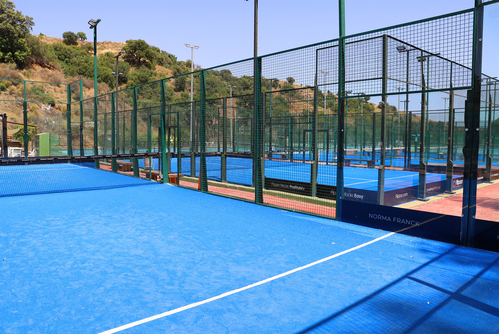 Tennis Club and paddle court in Estepona. Live the Costa del Sol