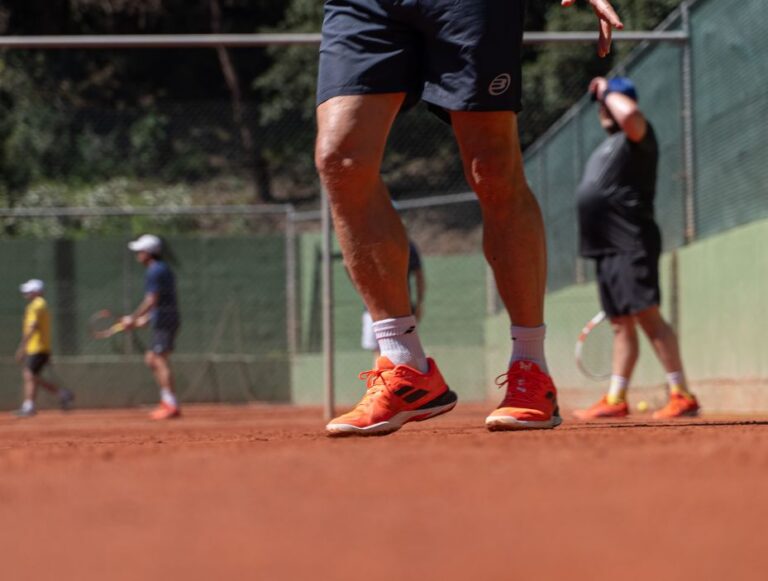El juego de pies en tenis: Por qué es más importante que el golpeo